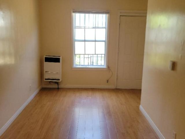 2 Br, 1 bath, Condo 230 Columbia Place