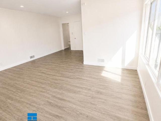 2 Br, 1 bath, Condo 230 S Coronado St