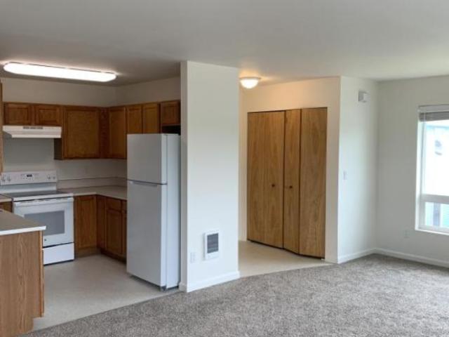 2 Br, 1 bath, Condo 231 NW 3rd St