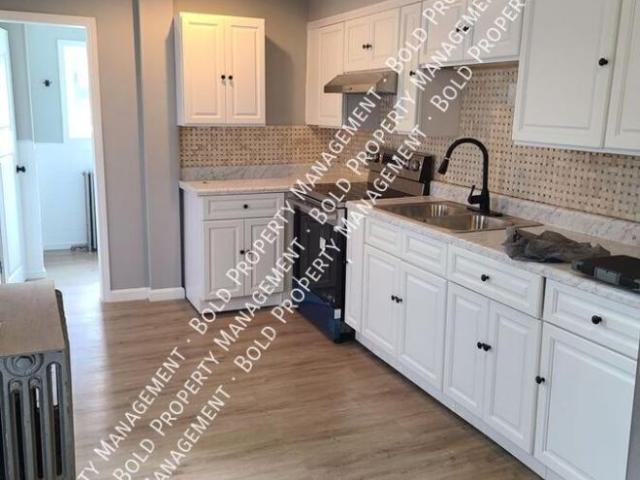 2 Br, 1 bath, Condo 231 W Greenwich