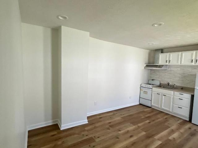 2 Br, 1 bath, Condo 2322 Paris Ave