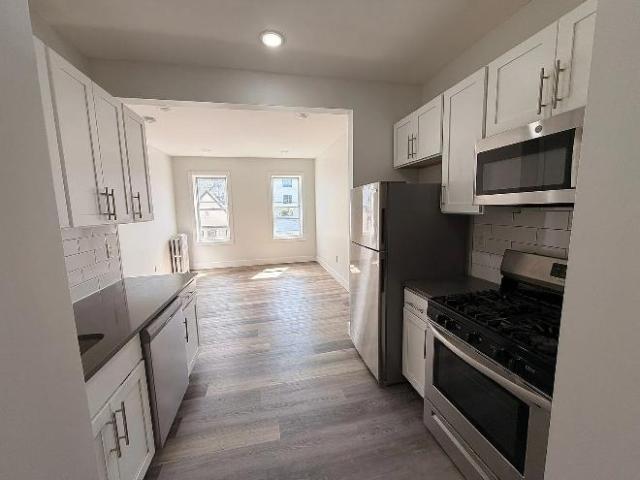 2 Br, 1 bath, Condo 232 Bidwell Ave