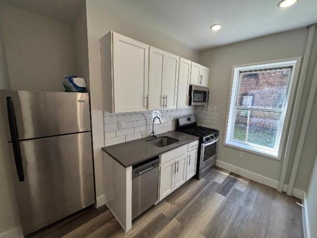 2 Br, 1 bath, Condo 232 Bidwell Ave