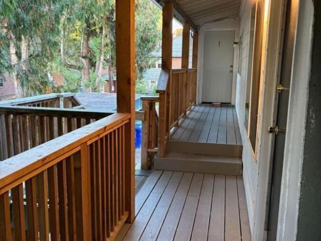 2 Br, 1 bath, Condo 233 NE 60th Ave