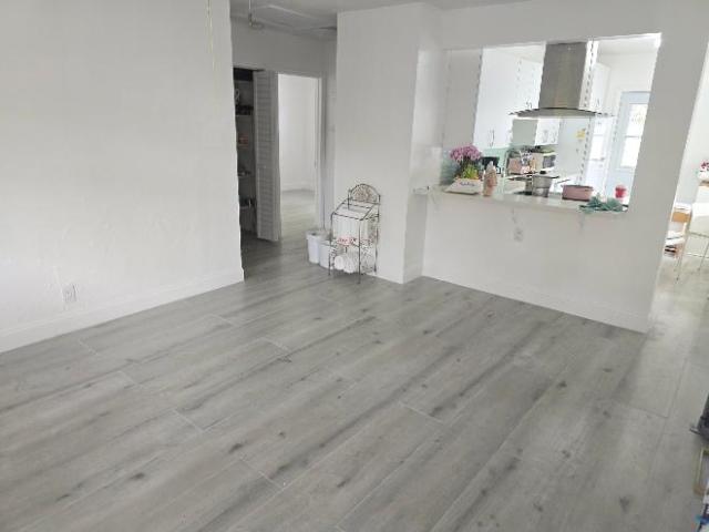 2 Br, 1 bath, Condo 233 Sw 15 St