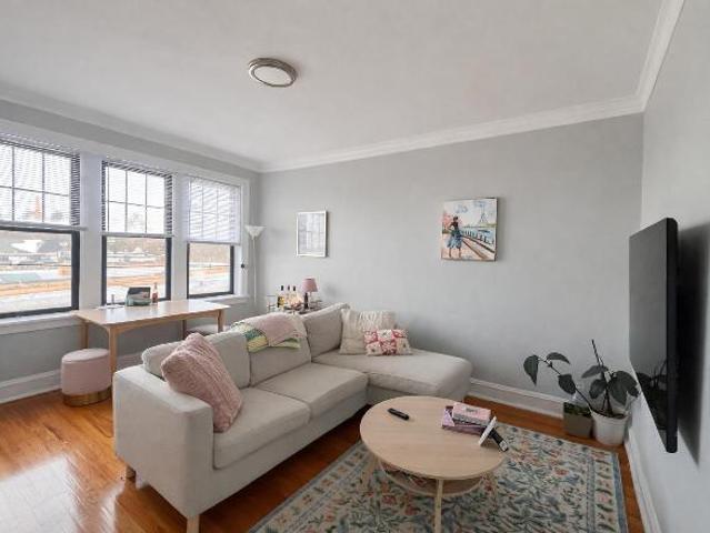 2 Br, 1 bath, Condo 2344 West Addison