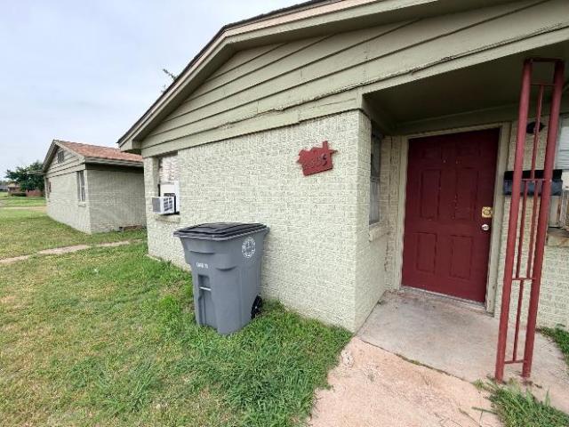 2 Br, 1 bath, Condo 2355 NW Bell Ave