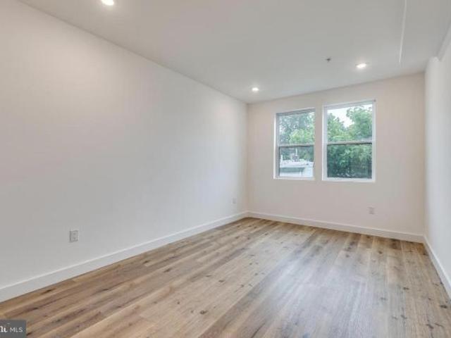 2 Br, 1 bath, Condo 2360 N 6th St