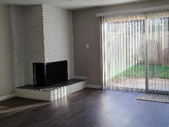 2 Br, 1 bath, Condo 23612 100th Avenue Southeast