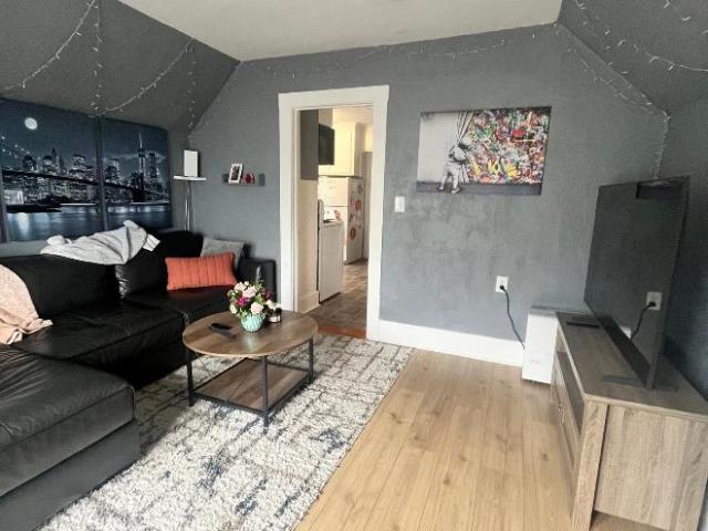 2 Br, 1 bath, Condo 27 Dearborn Ave