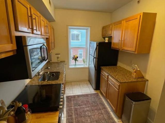 2 Br, 1 bath, Condo 2400 Carpenter St