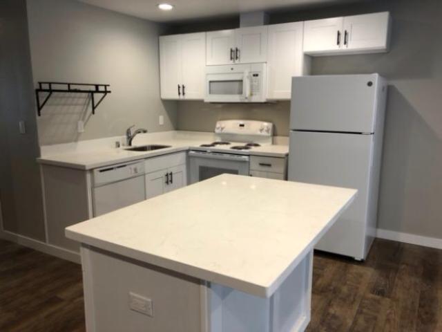 2 Br, 1 bath, Condo 2400 20th Ave NW