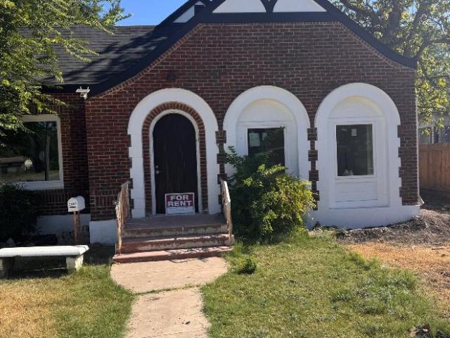 2 Br, 1 bath, Condo 2402 Saunders Ave