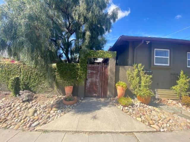 2 Br, 1 bath, Condo 2414 Monroe Avenue