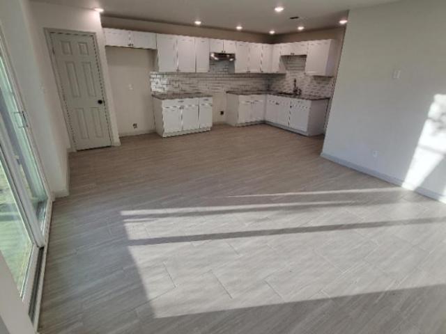2 Br, 1 bath, Condo 2417 Castroville Rd