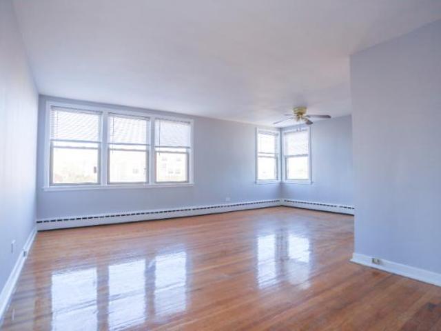 2 Br, 1 bath, Condo 2417 Farragut