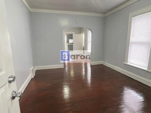 2 Br, 1 bath, Condo 2417 Linden Ave