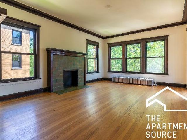 2 Br, 1 bath, Condo 2418 North Sawyer