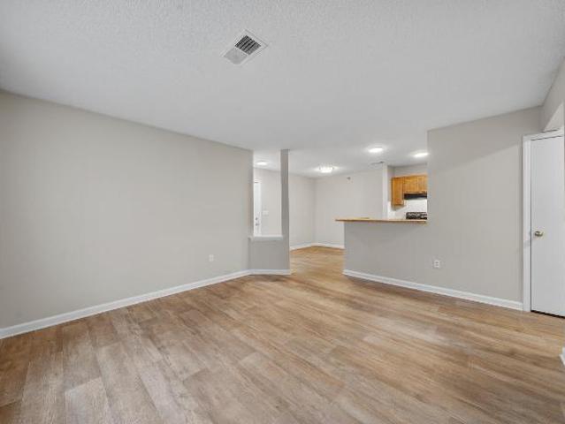 2 Br, 1 bath, Condo 2411 Hill St