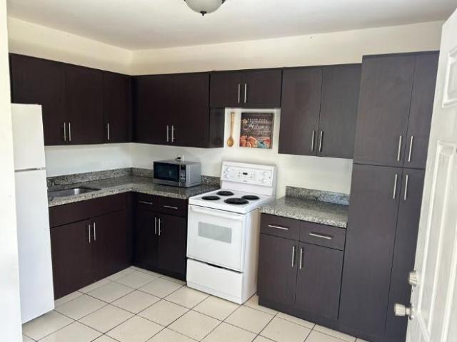 2 Br, 1 bath, Condo 2412 NW 19th Ave