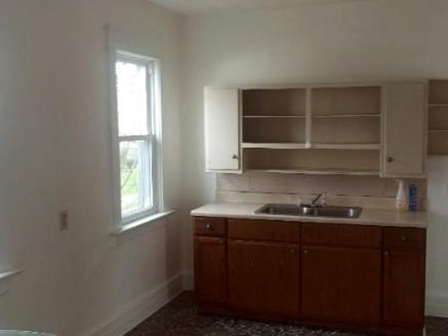 2 Br, 1 bath, Condo 2412 Wayne St