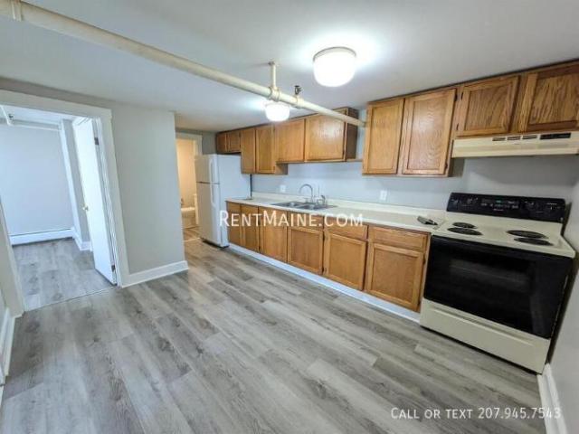 2 Br, 1 bath, Condo 2412 Western Ave Apt