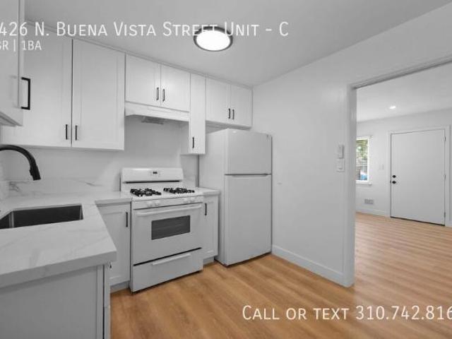 2 Br, 1 bath, Condo 2426 N Buena Vista Street Unit