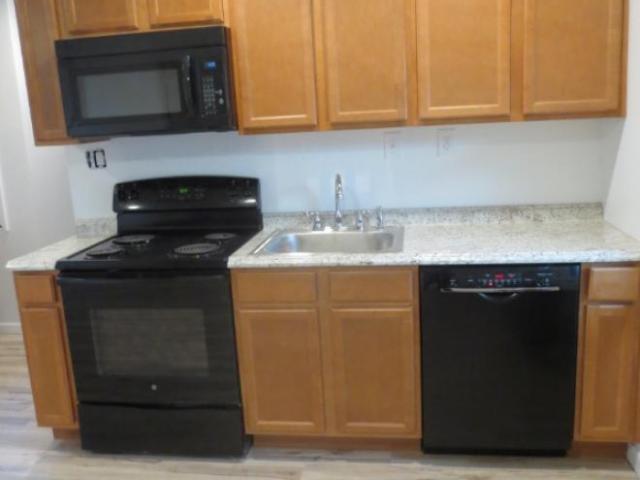 2 Br, 1 bath, Condo 2421 Beechwood Blvd