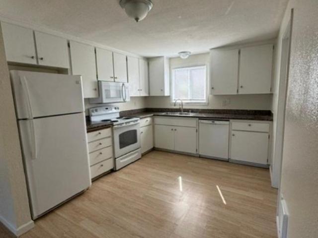 2 Br, 1 bath, Condo 2421 62nd St SE