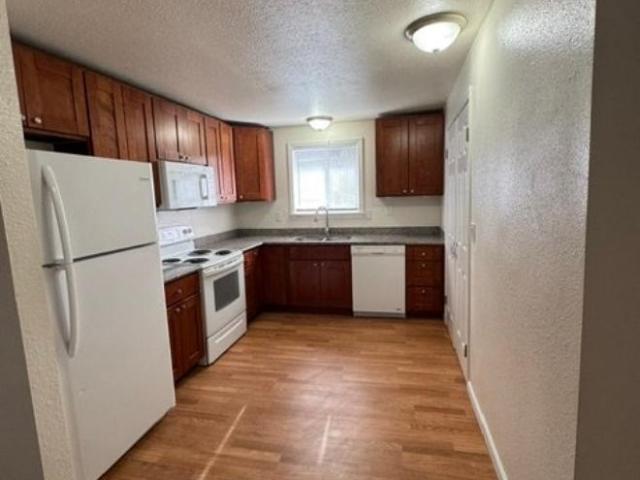 2 Br, 1 bath, Condo 2421 62nd St SE