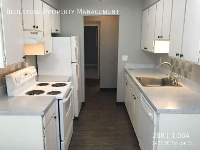 2 Br, 1 bath, Condo 2423 SE Taylor St