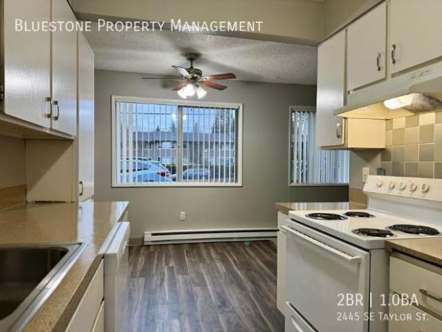 2 Br, 1 bath, Condo 2445 SE Taylor St