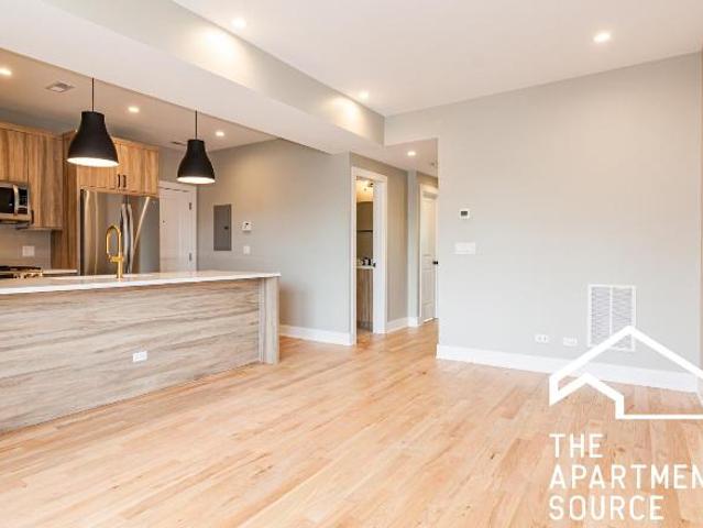 2 Br, 1 bath, Condo 2453 W Logan Blvd