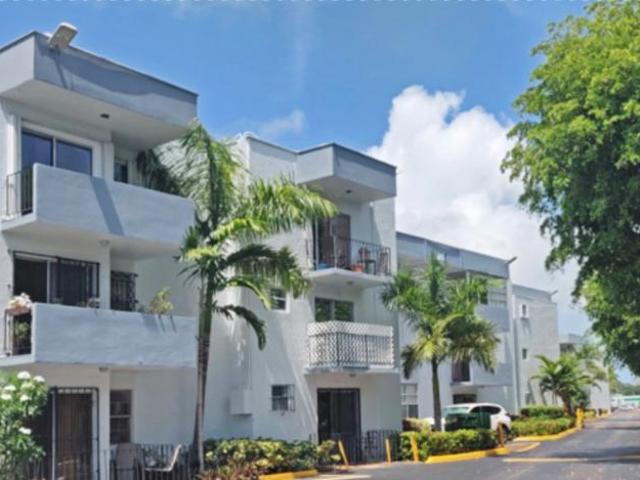 2 Br, 1 bath, Condo 2498 Sw 17th Ave