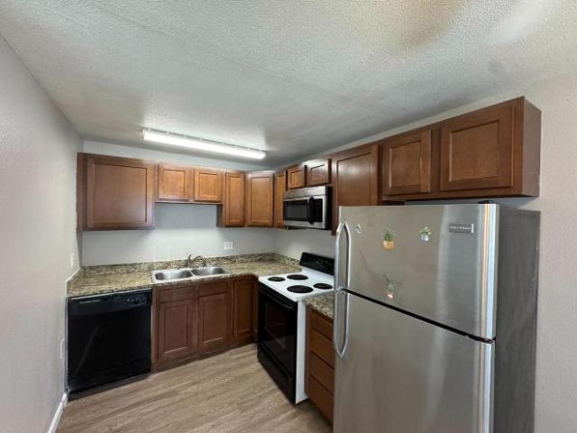 2 Br, 1 bath, Condo 249 S Ingalls St