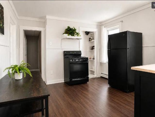 2 Br, 1 bath, Condo 24 Tracey St
