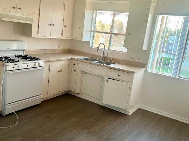 2 Br, 1 bath, Condo 2501 Bishop Dr
