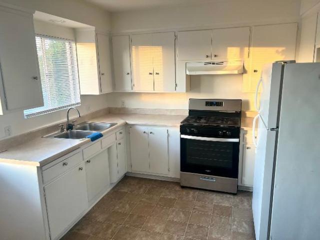 2 Br, 1 bath, Condo 2501 Bishop Dr