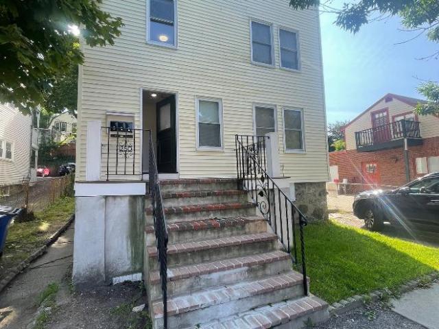 2 Br, 1 bath, Condo 250 Hyde Park Ave