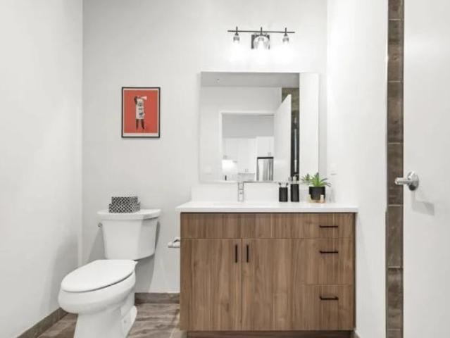 2 Br, 1 bath, Condo 2518 North Kedzie Boulevard