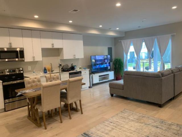 2 Br, 1 bath, Condo 2512 Elvans Rd SE