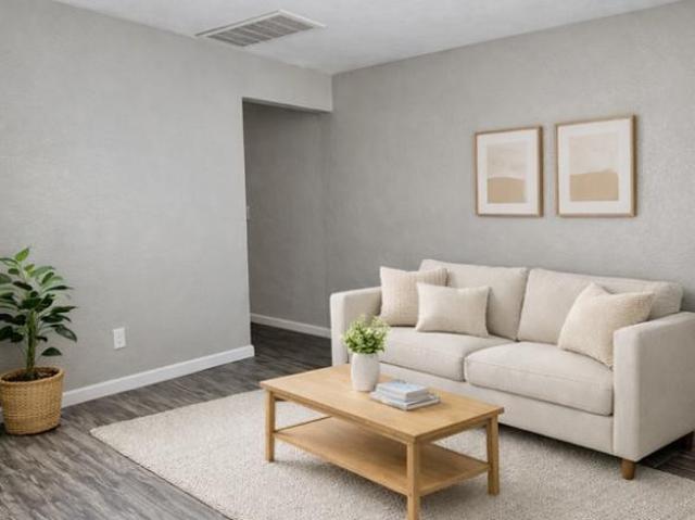 2 Br, 1 bath, Condo 2512 W Ocotillo Road