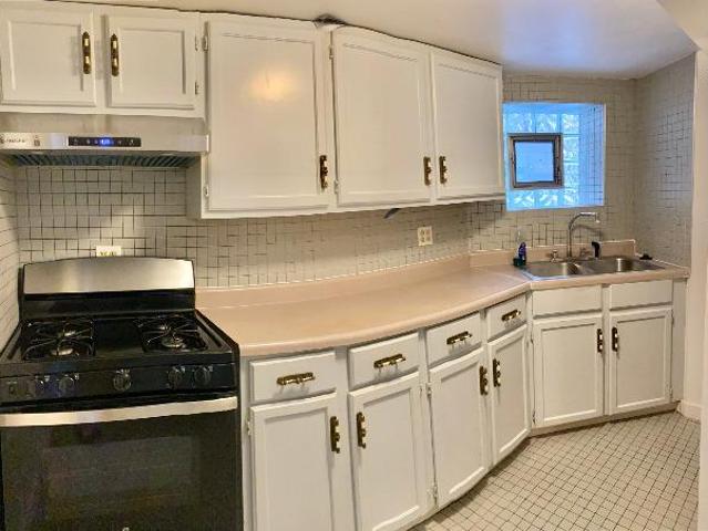 2 Br, 1 bath, Condo 2513 W Pershing Road