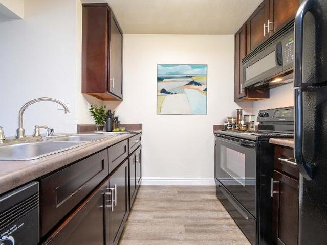 2 Br, 1 bath, Condo 251 Weston Cir