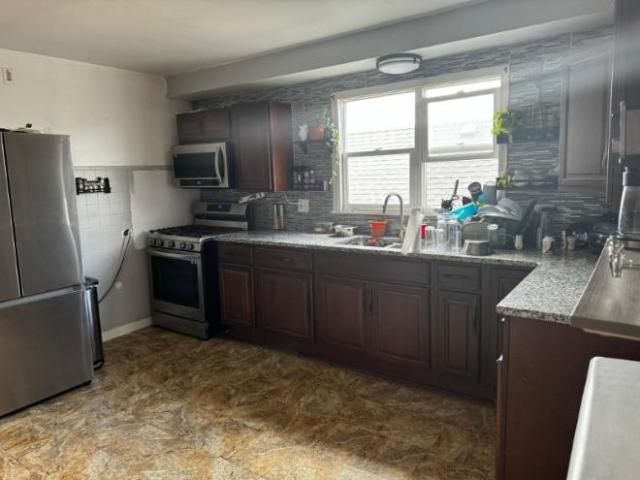 2 Br, 1 bath, Condo 2536 Ridgeland Ave