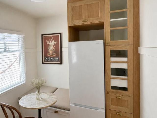 2 Br, 1 bath, Condo 253 S Lemon St