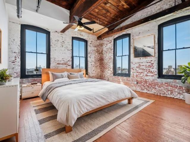 2 Br, 1 bath, Condo 2547 N Hancock St
