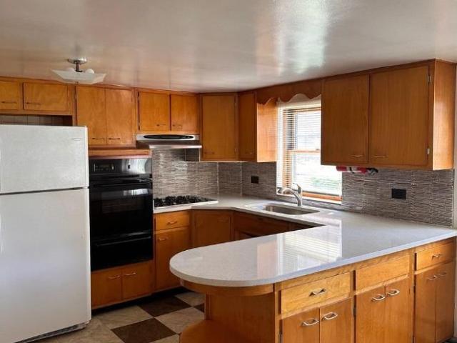 2 Br, 1 bath, Condo 2555 N Nordica Ave
