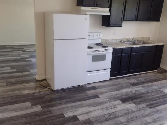 2 Br, 1 bath, Condo 2556 Beekman Street