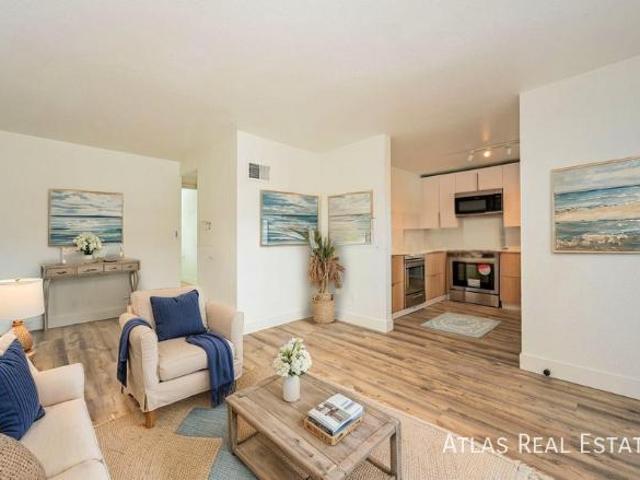 2 Br, 1 bath, Condo 2550 N Ogden Street